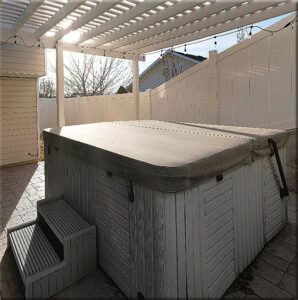 Plug & Play Hot Tubs: Understand The Pros & Cons 🫧