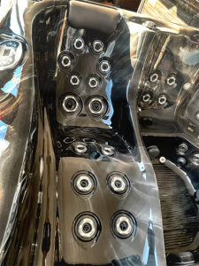 Hot Tub Jets 101: The Guide to Relaxation & Hydrotherapy 🫧