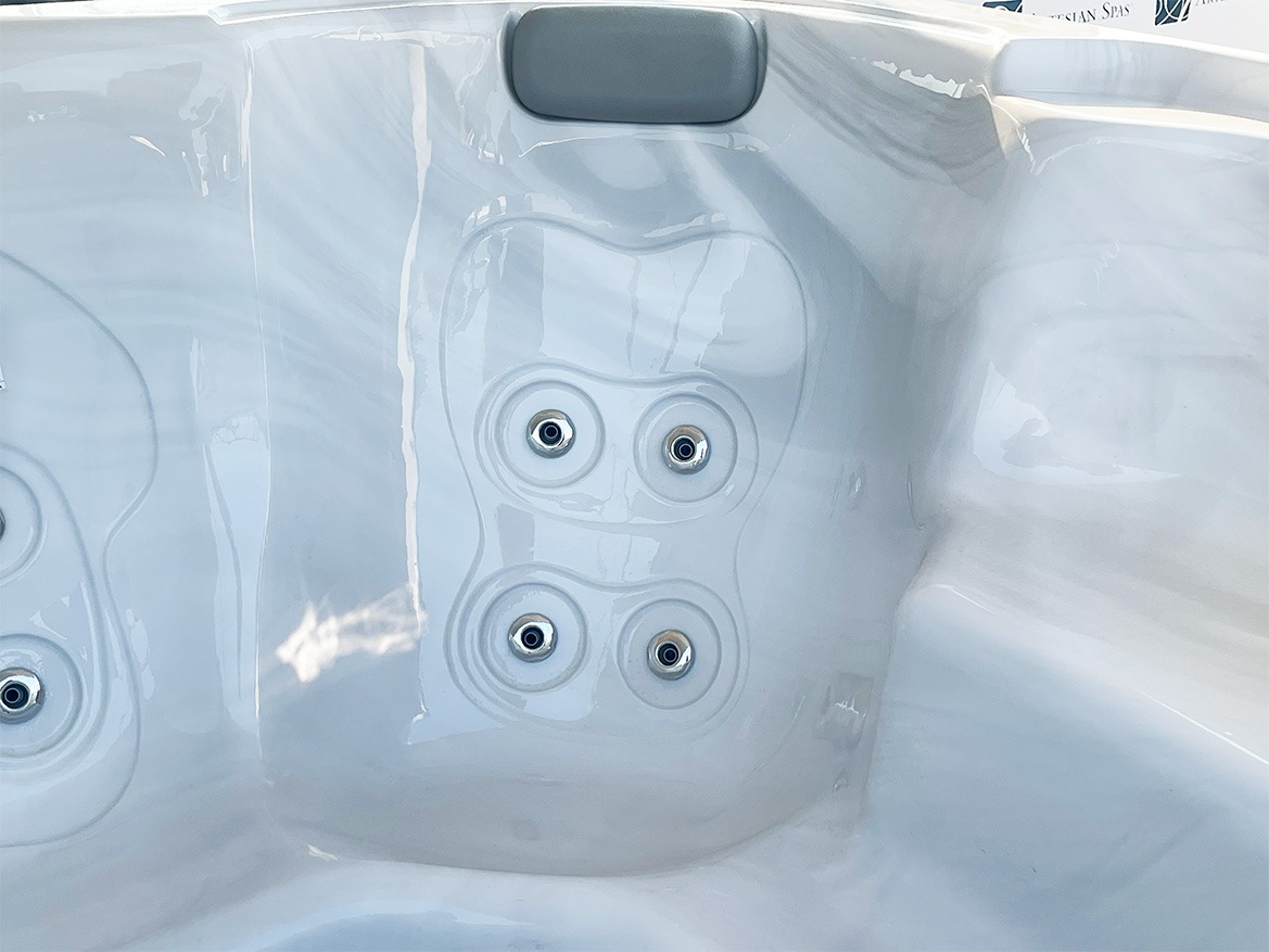 Hot Tub Jets 101: The Guide to Relaxation & Hydrotherapy 🫧